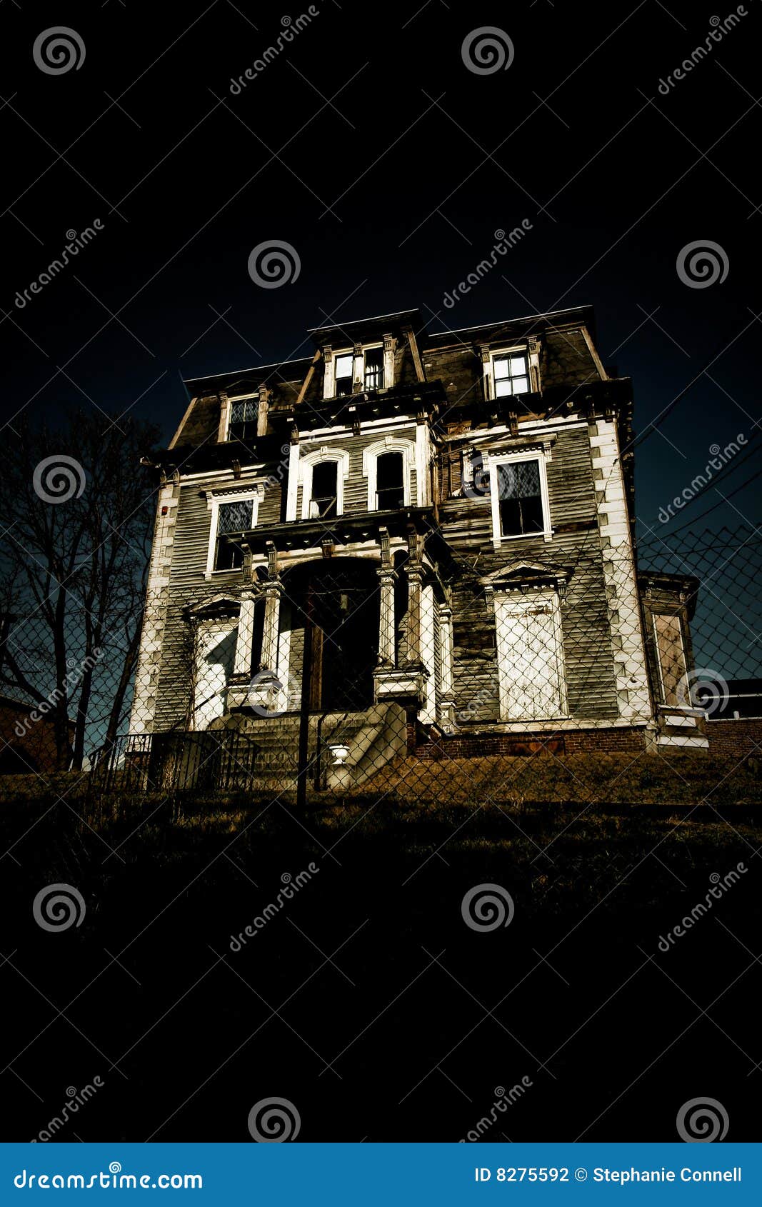 Griezelig Spookhuis stock foto. Image of leeg, landgoed - 8275592