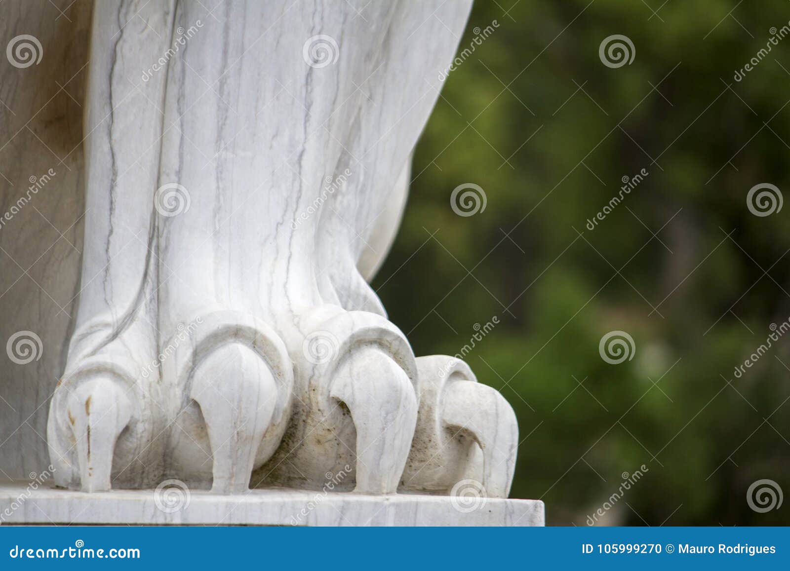 Griffe de statue de lion photo stock. Image du communauté - 105999270