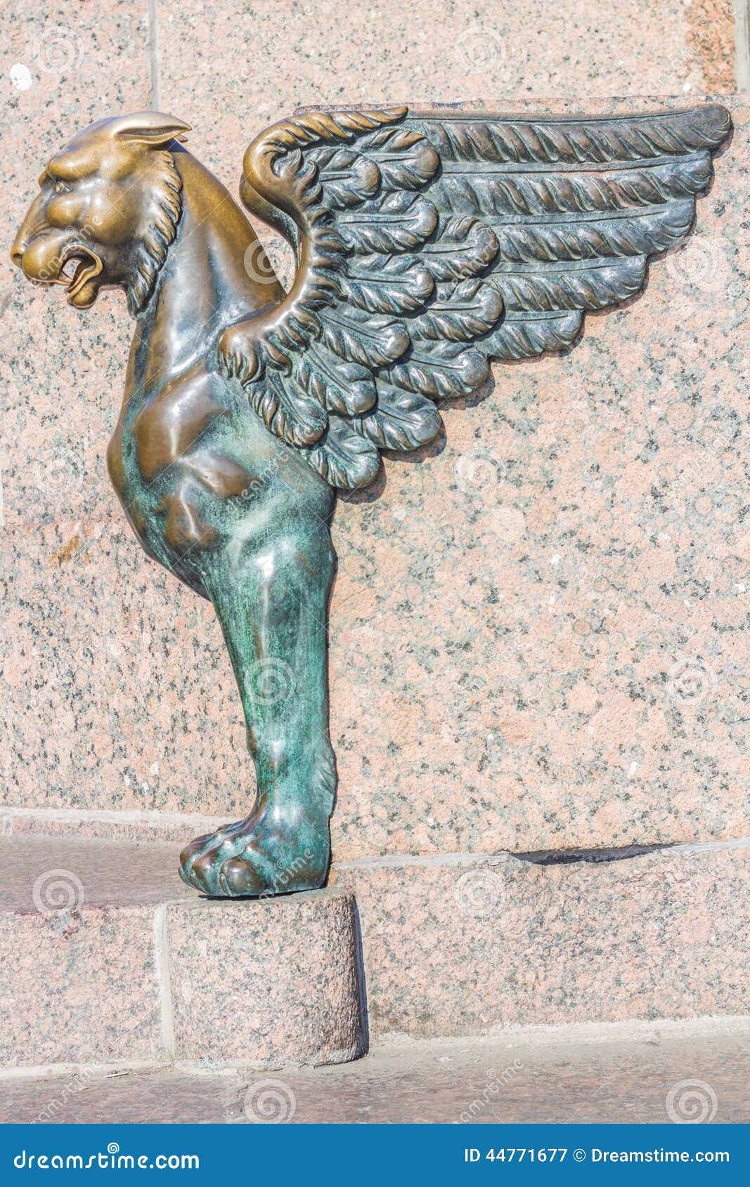 Grifone - Leone Alato Bronzo Argine Di Neva Immagine Stock - Immagine ...