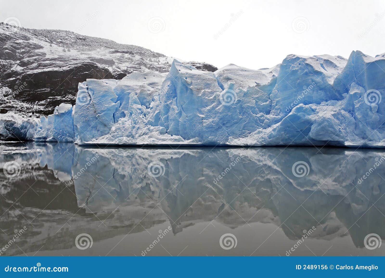 Grijze gletsjer stock foto. Image of bevriezing, gletsjer - 2489156