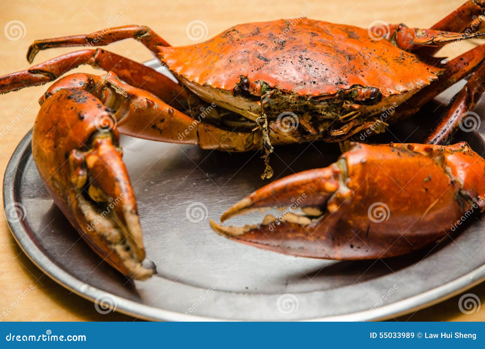 Grillad hel krabba fotografering för bildbyråer. Bild av platta - 55033989