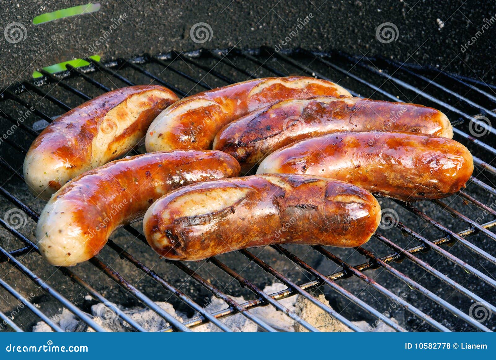 Grillbratwurst stockfoto. Bild von essen, bratwurst, saftig - 10582778