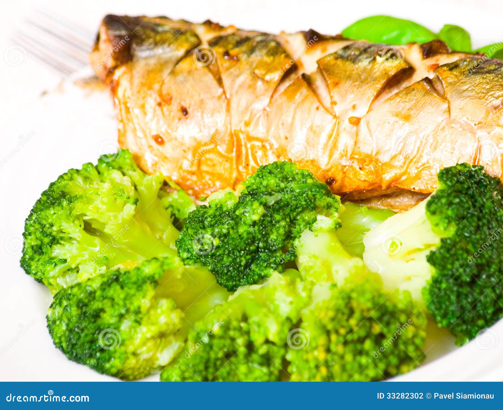 Grilled fish with broccoli stock photo. Image of garnish - 33282302