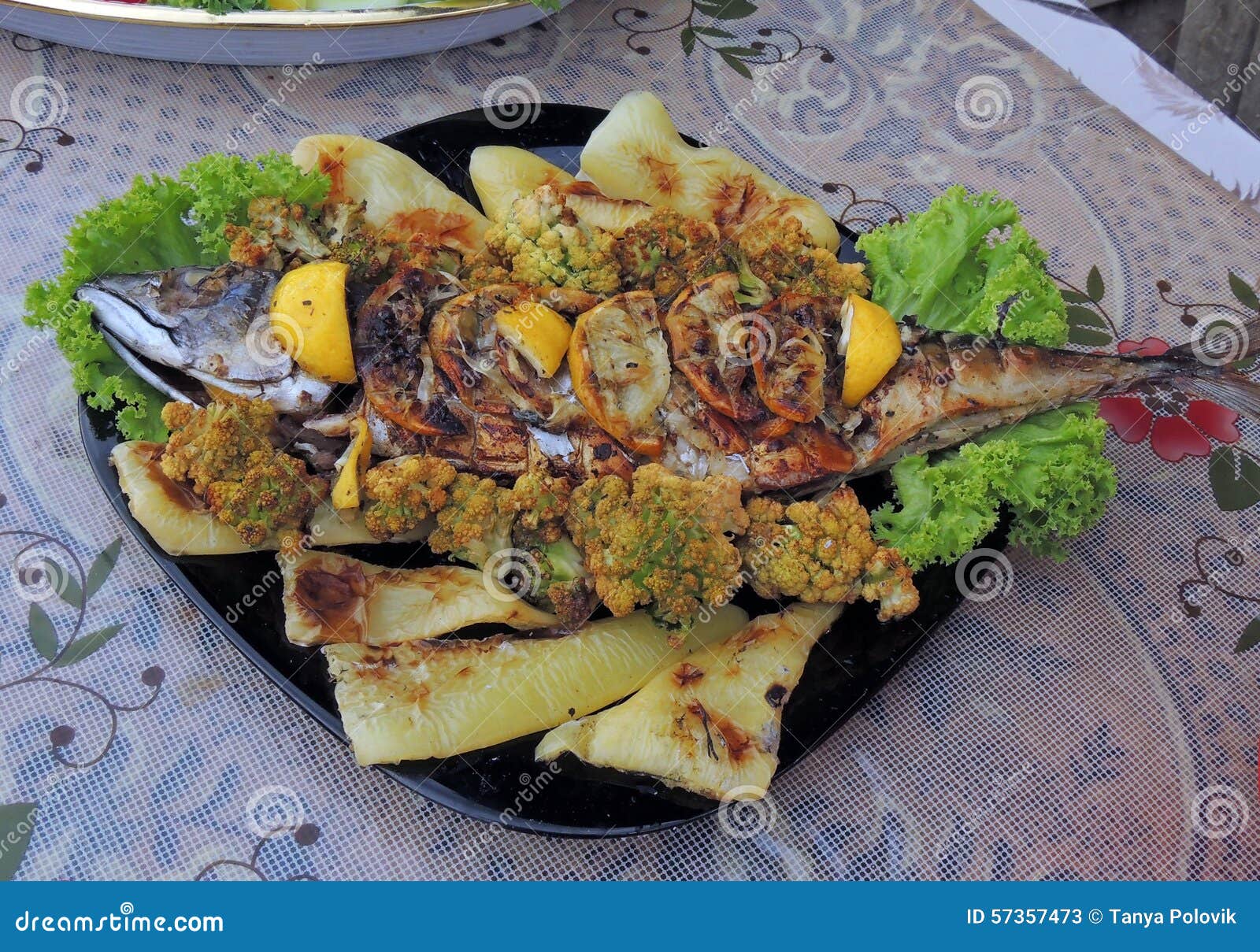 Grilled Fish with Vegetables Stock Image - Image of onion, crisp: 57357473