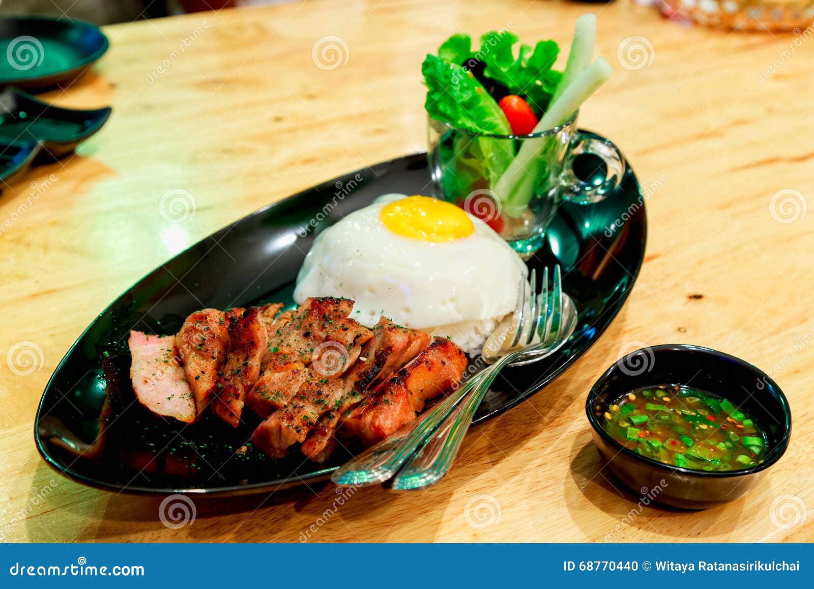 Red Pork With Rice Kao Moo Dang : Cooked Rice, Red Barbecue Pork, Duck ...