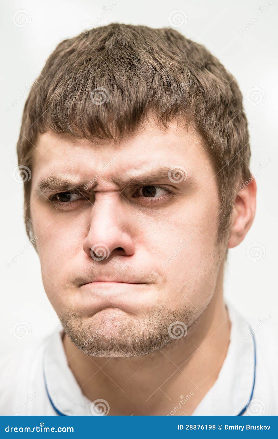 Grimas op zijn gezicht stock foto. Image of kaukasisch - 28876198