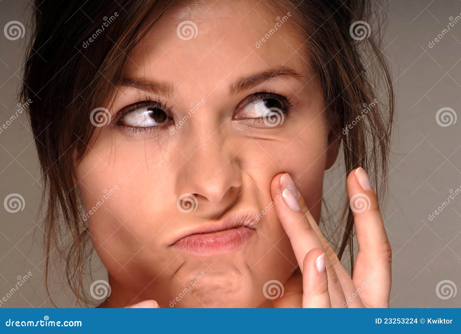 Grimassen-Gesicht stockfoto. Bild von person, frisur - 23253224