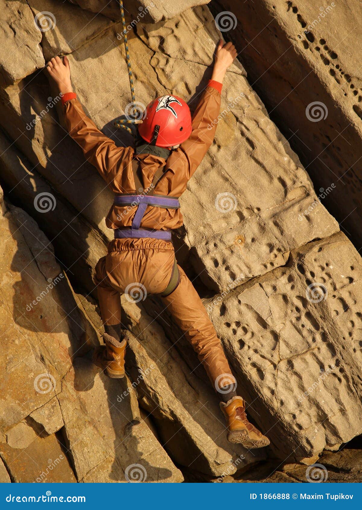 Grimpeur Sur La Roche Jaune Photo stock - Image du environnement, aventure: 1866888