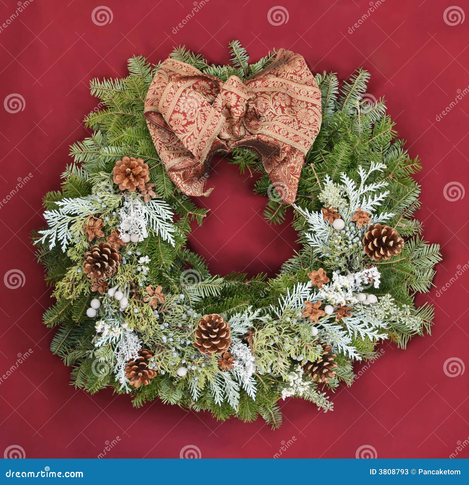 Grinalda do Natal imagem de stock. Imagem de vermelho - 3808793