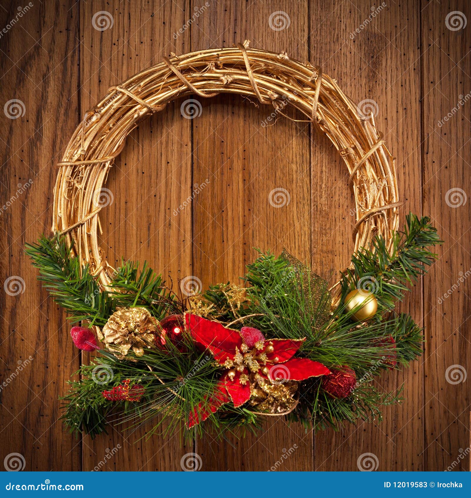 Grinalda do Natal na porta imagem de stock. Imagem de natal - 12019583