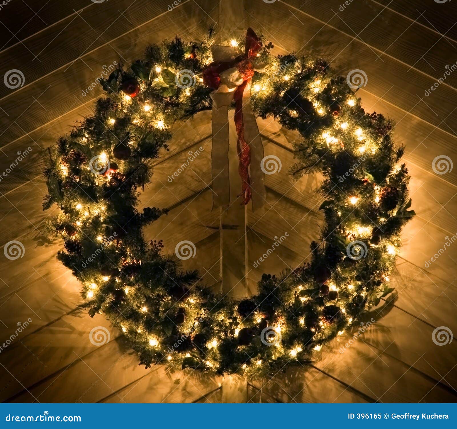 Grinalda Iluminada Do Natal Imagem de Stock - Imagem de decore, xmas ...