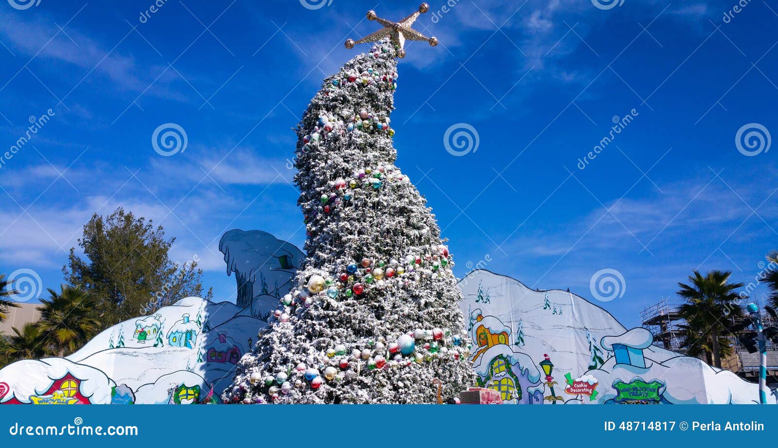 Grinchmas Tree at Universal Studios Editorial Photography - Image of ...