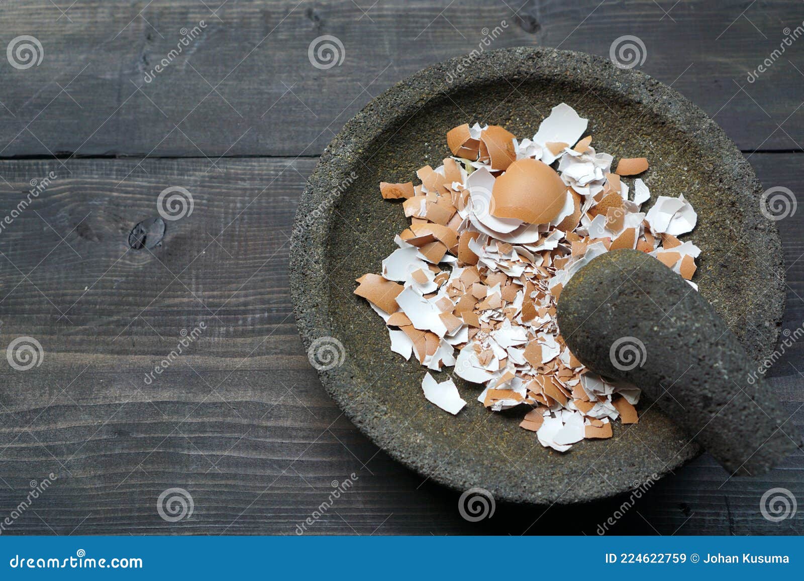 Grind Egg Shells in a Mortar Stock Image - Image of broken, empty ...