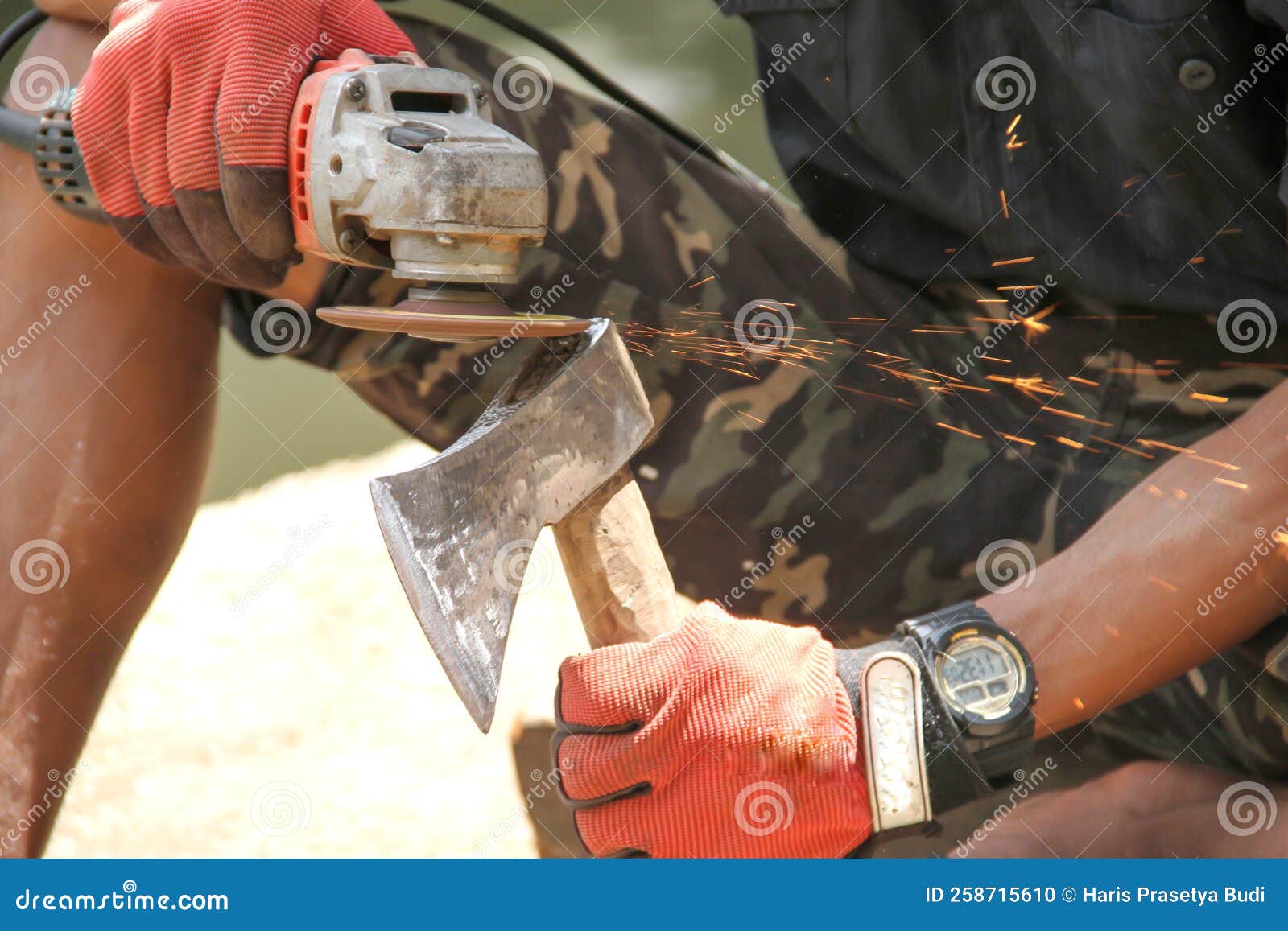 Grinding Machine Being Used To Remove Rust on Axes. Stock Photo - Image ...