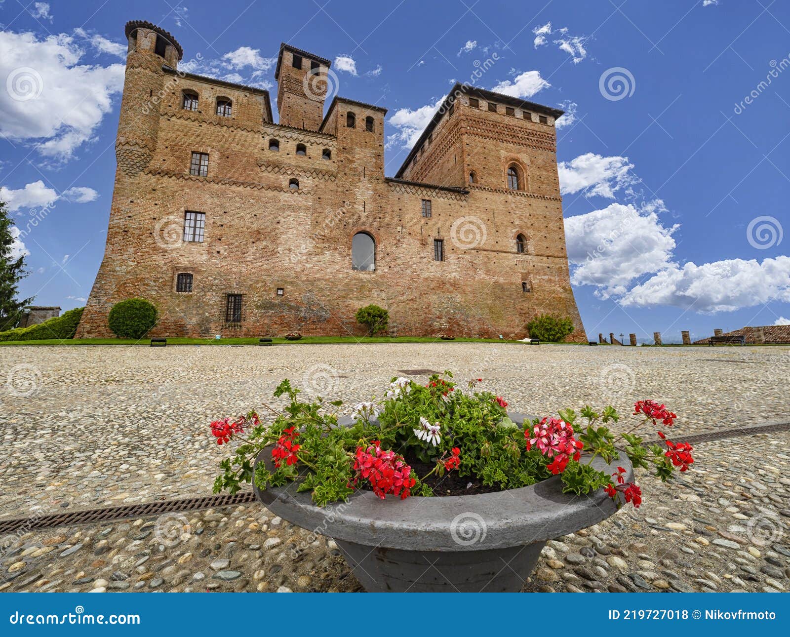Grinzane Cavour Castle in Piedmont Stock Photo - Image of cavour ...