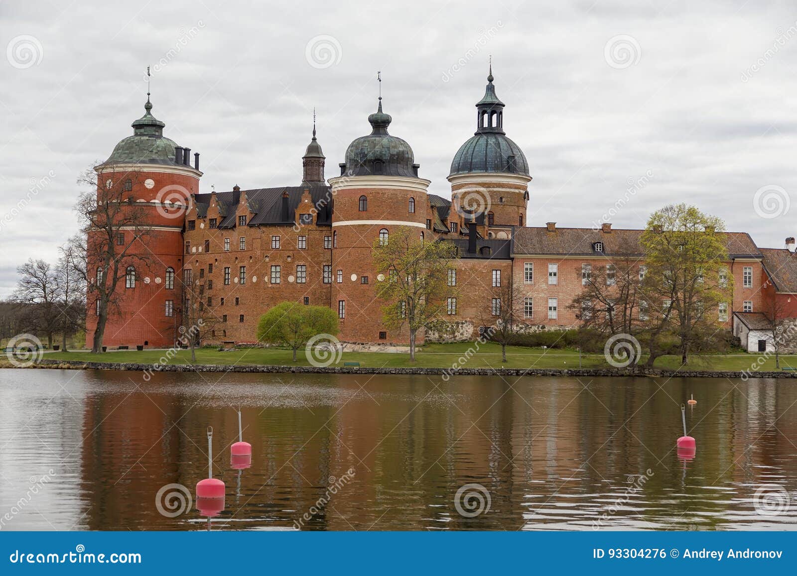 Gripsholm Slott I Staden Av Mariefred Arkivfoto - Bild av fästning ...
