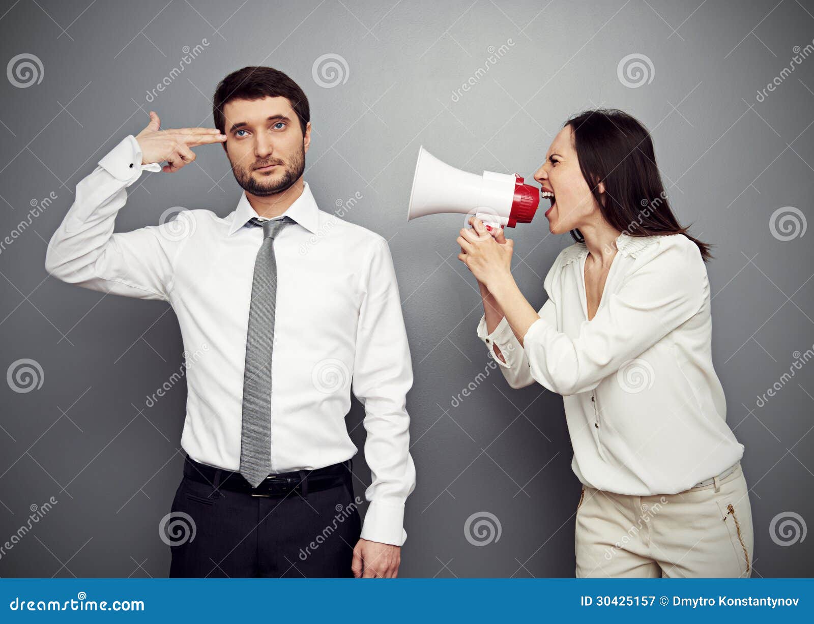 Gritaria Da Mulher No Homem Cansado Imagem de Stock - Imagem de ...