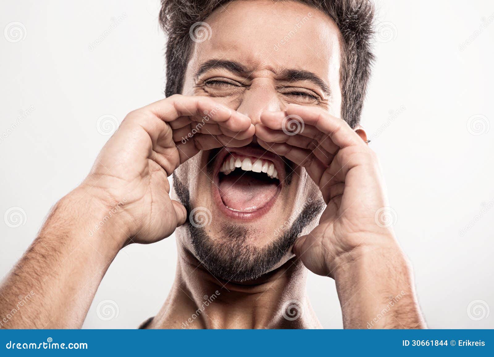 Grito del hombre joven foto de archivo. Imagen de gente - 30661844