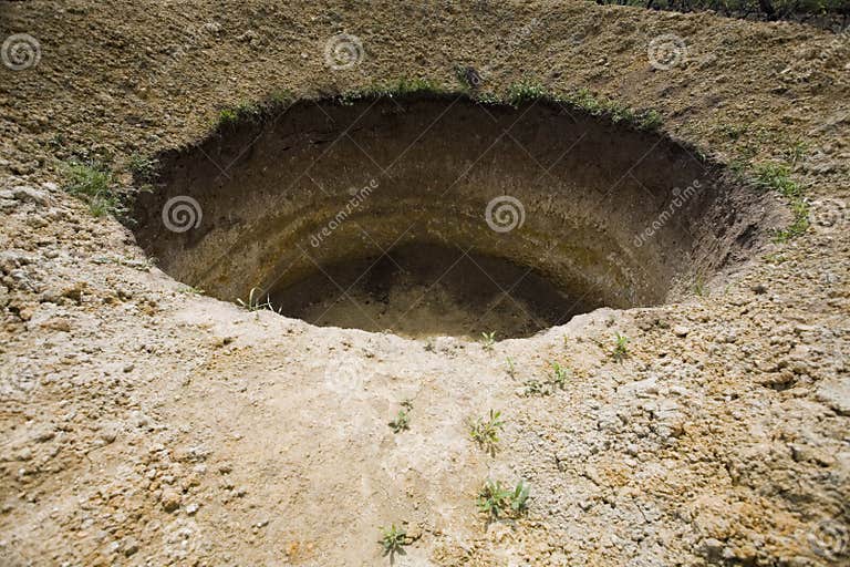 Großes Loch stockfoto. Bild von raum, speicherauszug, konstruieren ...