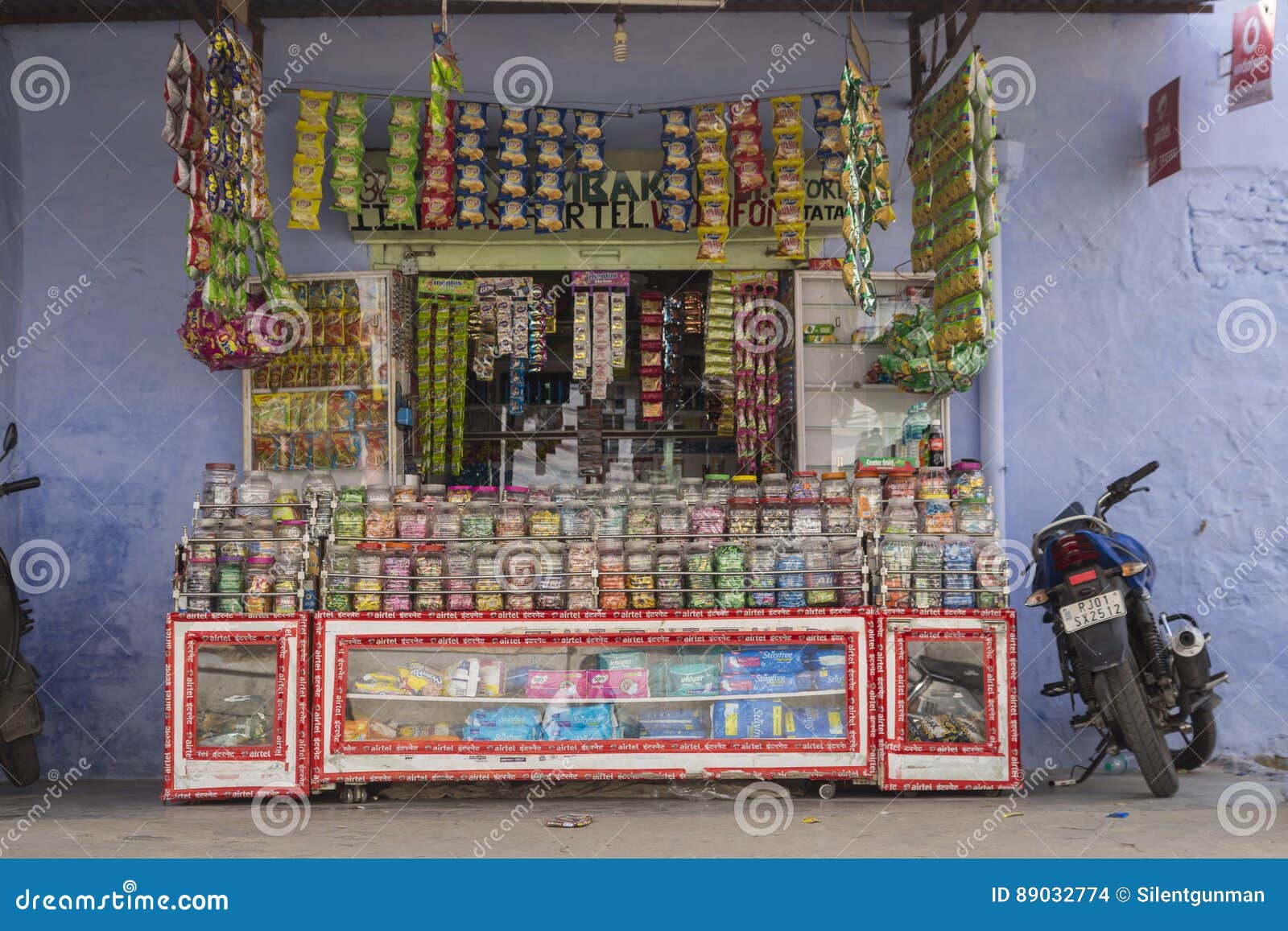 Grocery in Pushkar editorial stock image. Image of storefront - 89032774