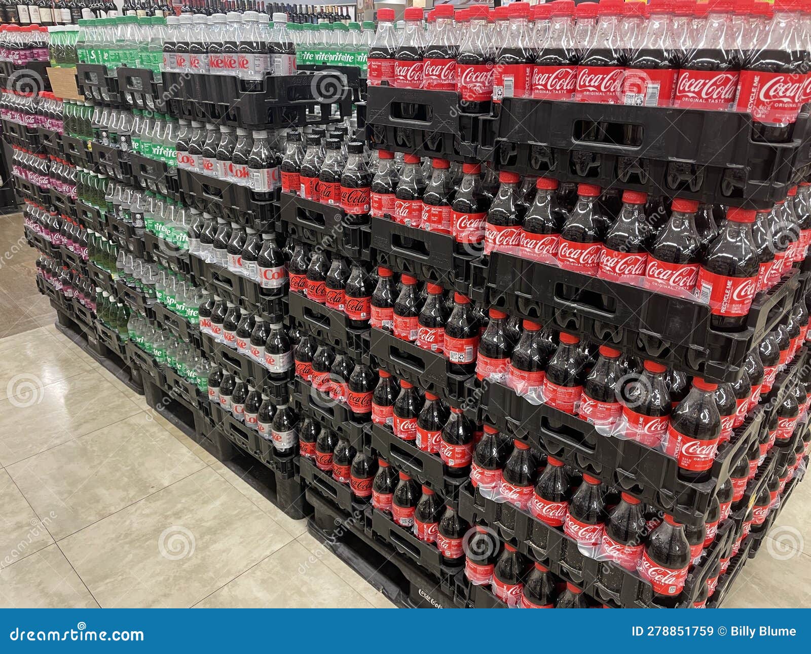 Grocery Store Coke and Sprite Long Display Editorial Stock Image ...