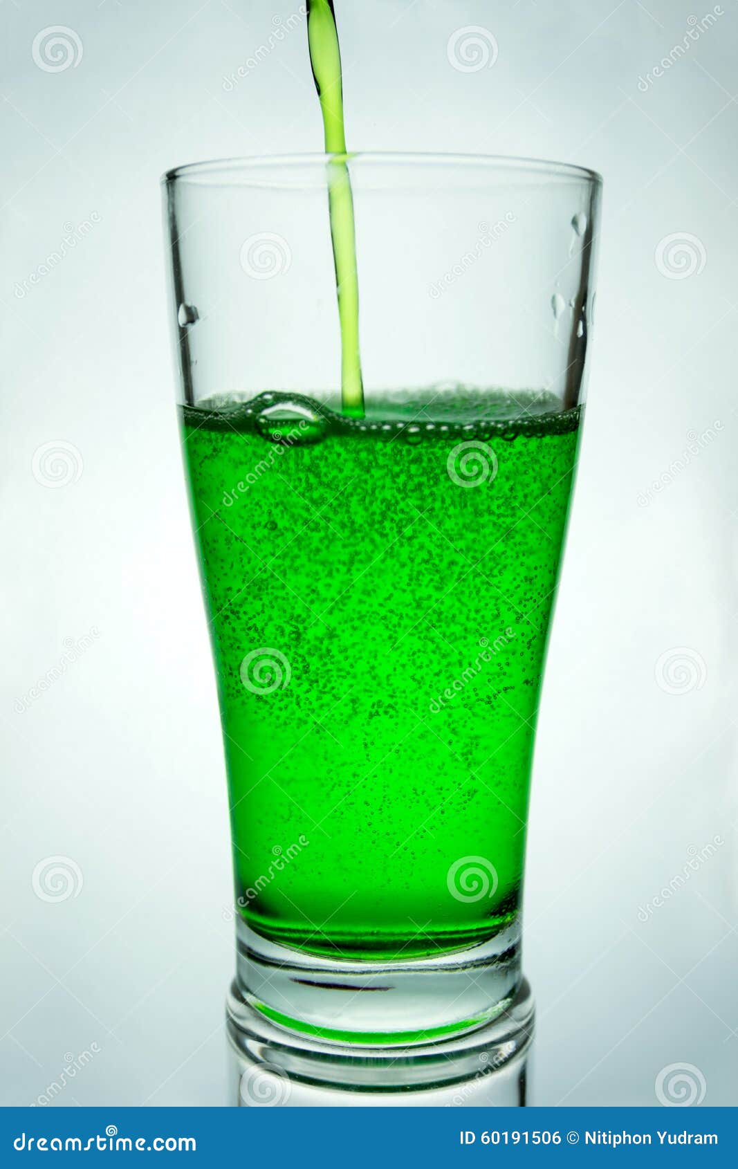 Groen Glas stock foto. Image of blauw, mooi, begrip, drinken - 60191506