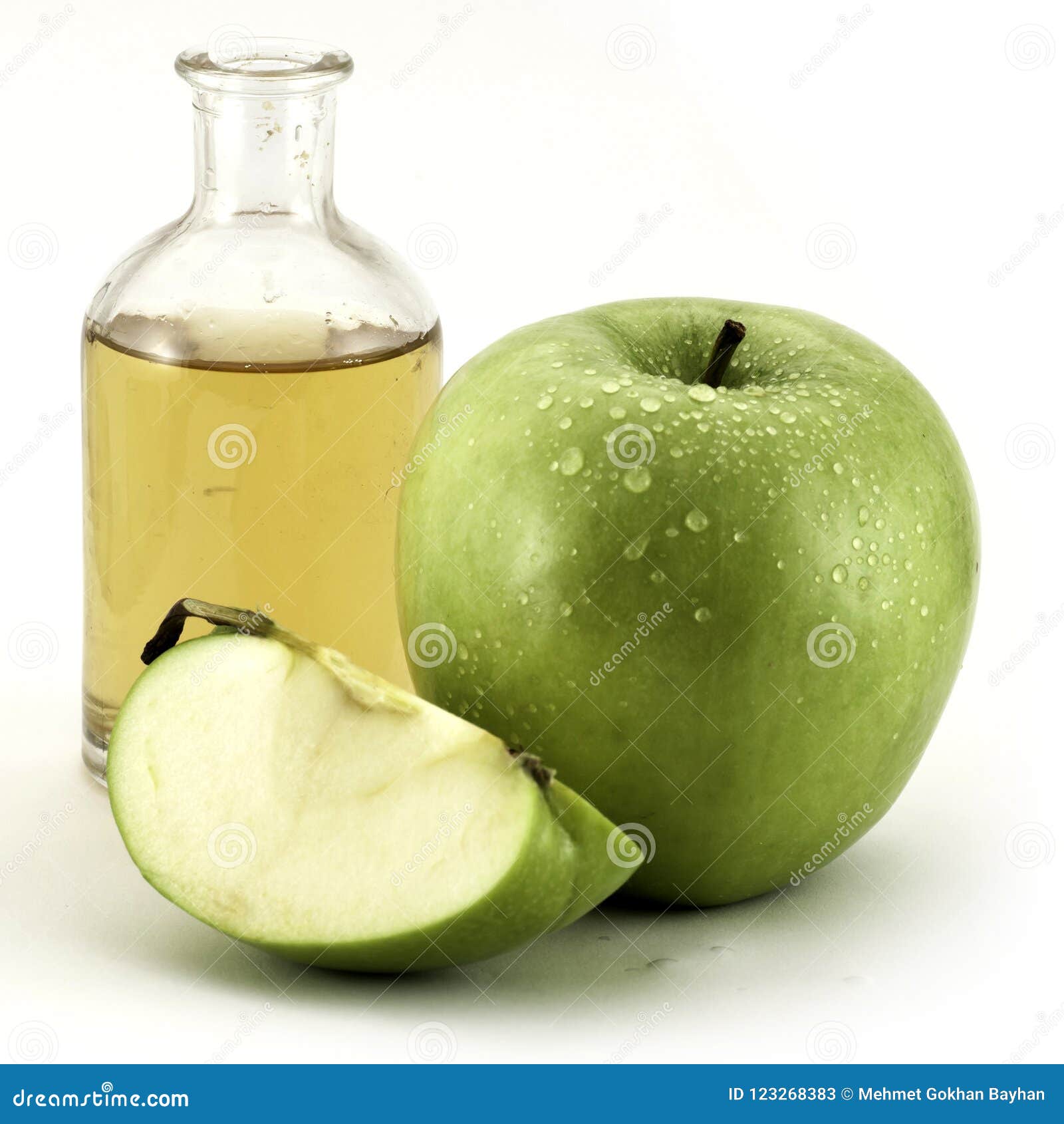 Groene Appel En Appelazijn in Glasfles Op Wit Stock Afbeelding - Image ...
