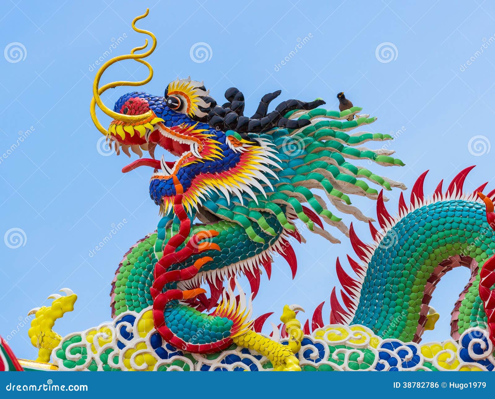 Groene draak op dak stock foto. Image of draak, oosters - 38782786