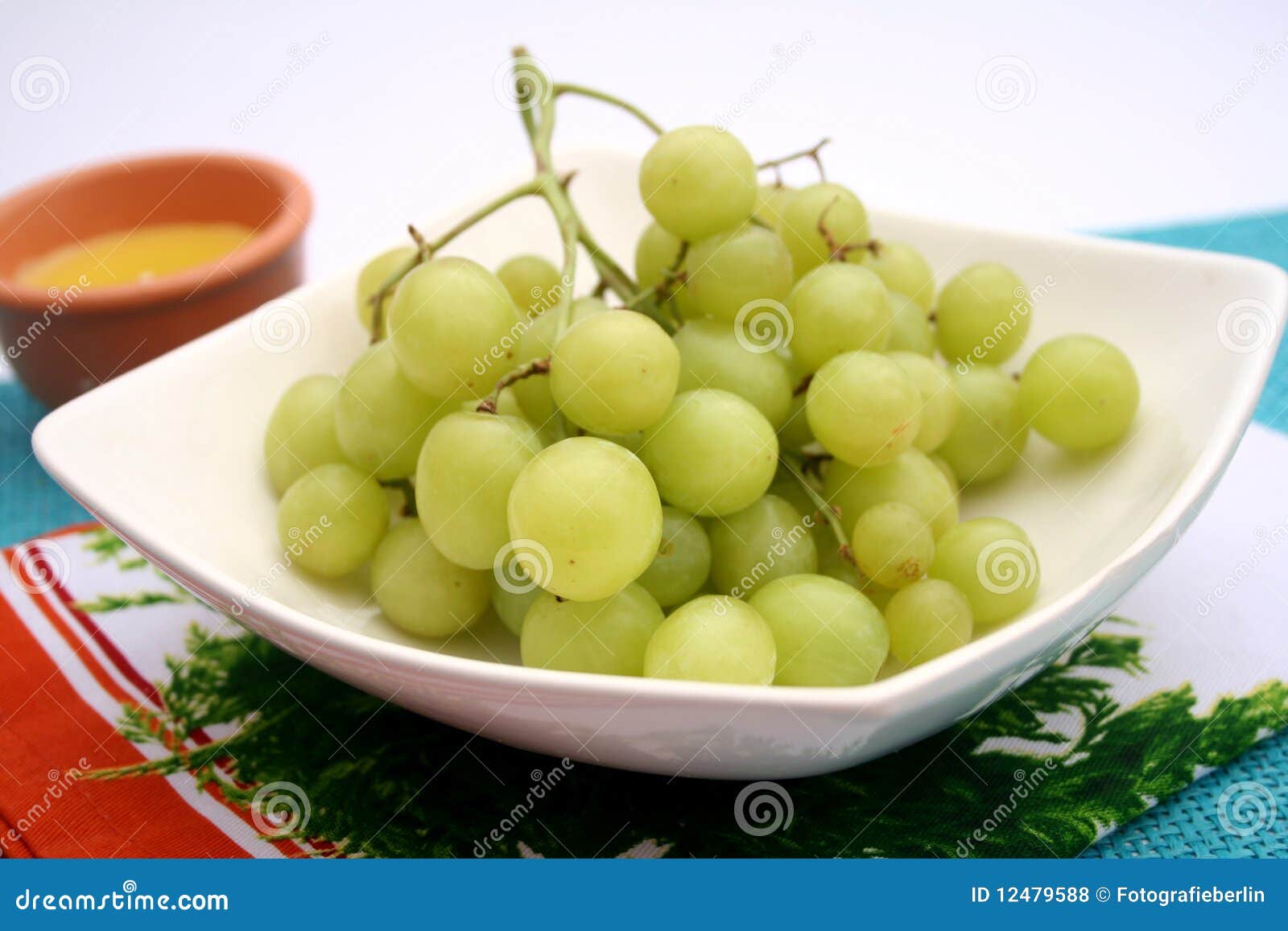 Groene druiven stock foto. Image of vruchten, vrucht - 12479588