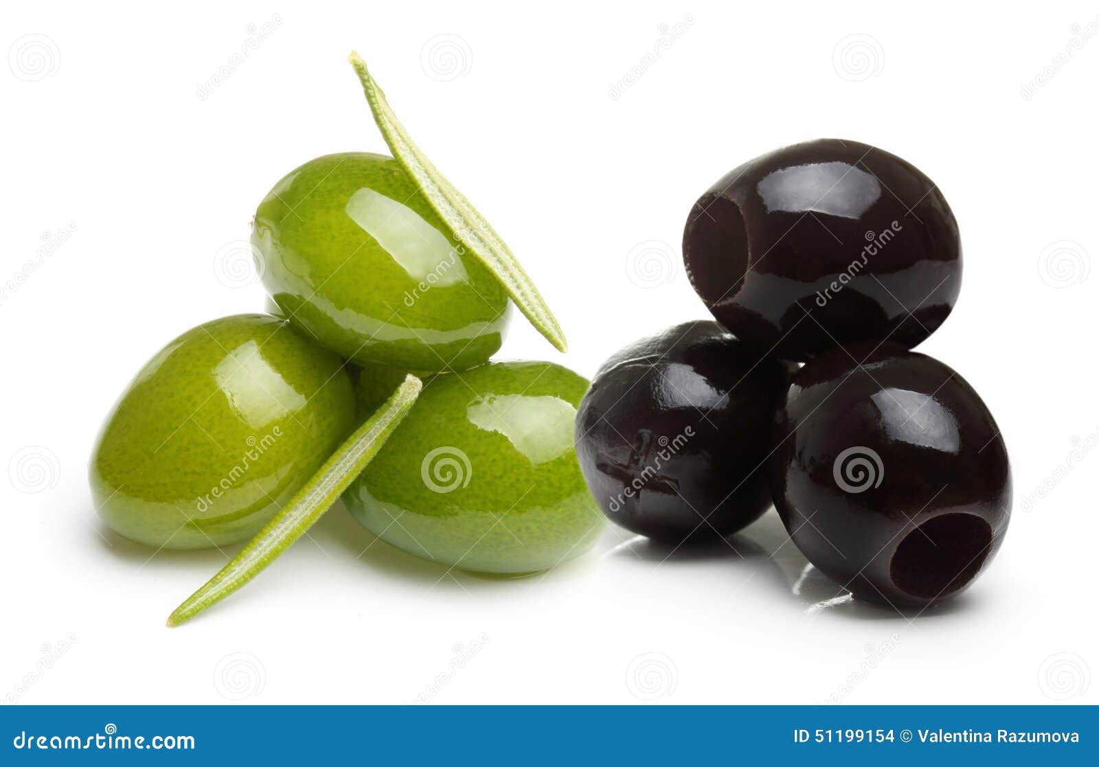 Groene en Zwarte Olijven stock foto. Image of spanje - 51199154