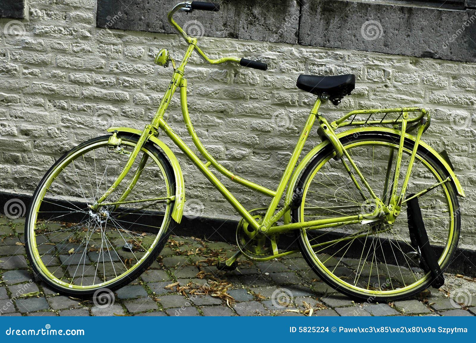 Groene fiets stock foto. Image of fiets, actief, bepaald - 5825224