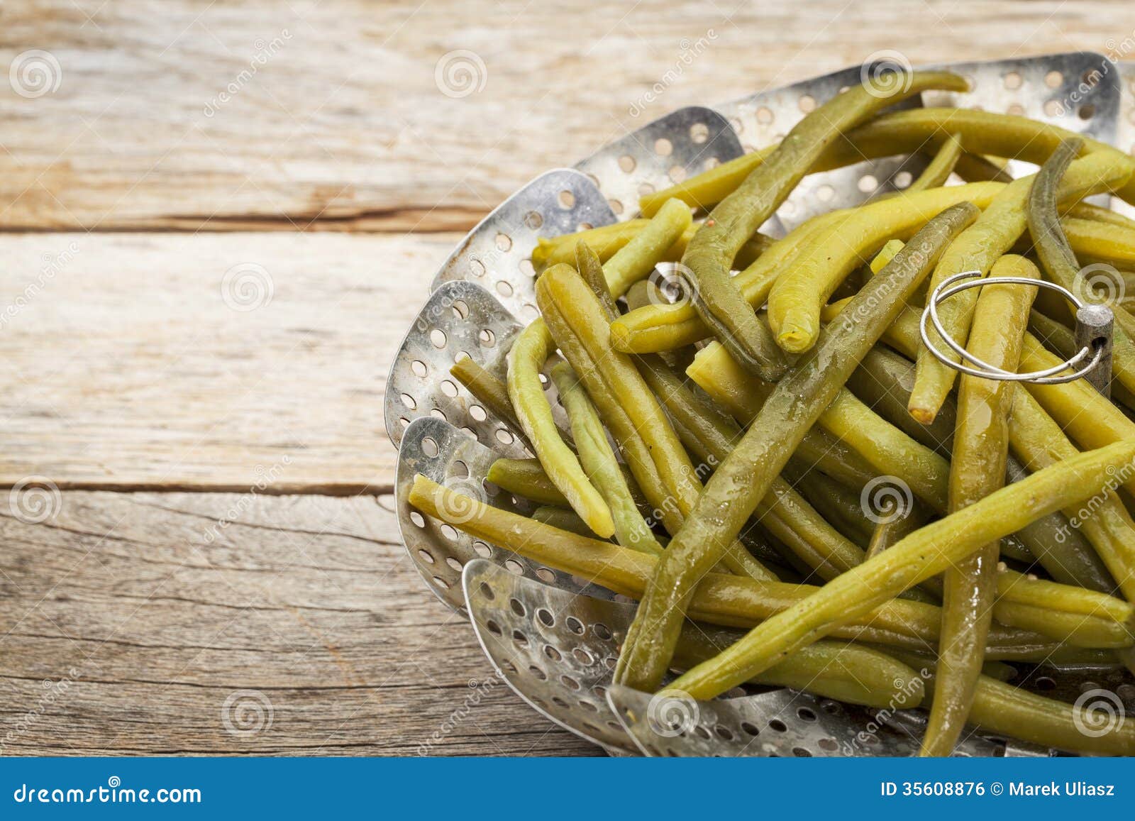 Groene (Franse) Gestoomde Bonen Stock Foto - Image of mand, groen: 35608876