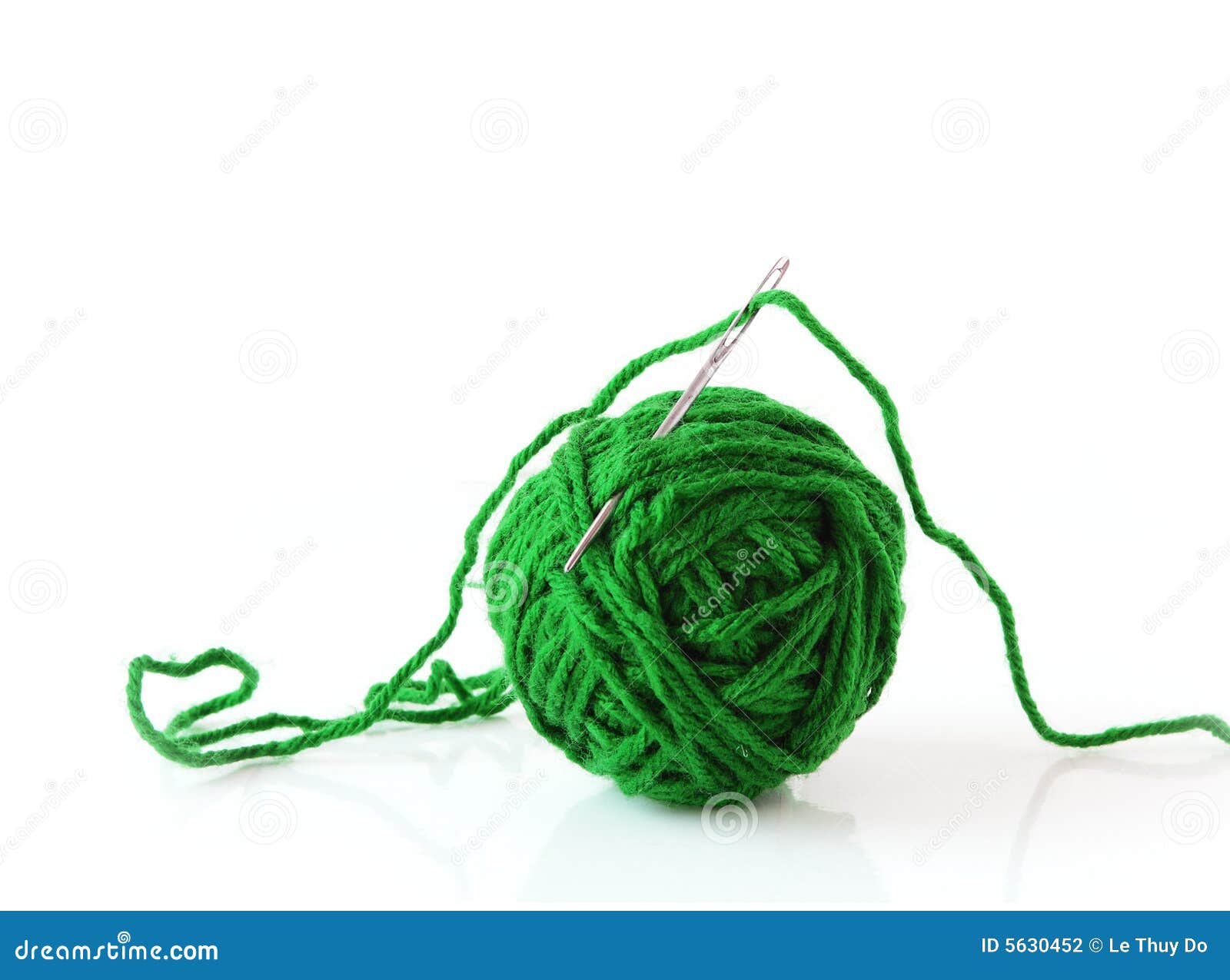 Groene Garen en Naald stock foto. Image of textiel, naald - 5630452