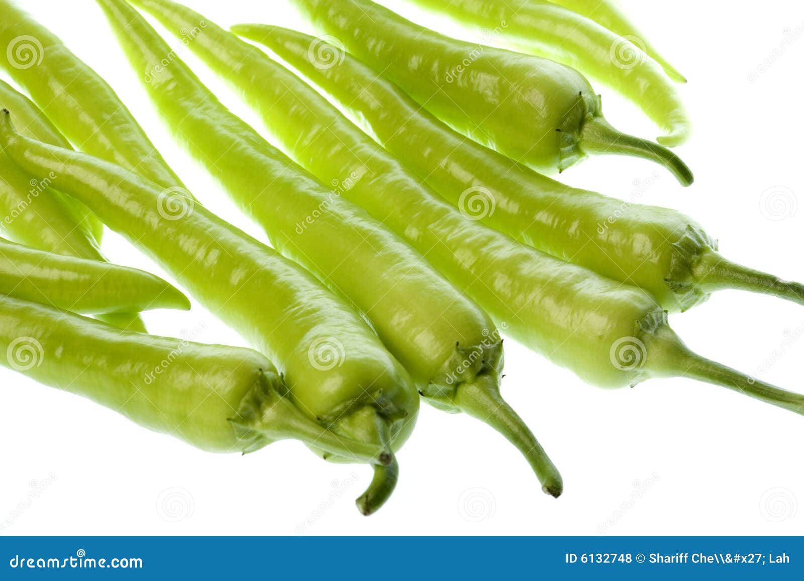 Groene Geïsoleerdes Spaanse Pepers Stock Foto - Image of kerrie, pillen ...