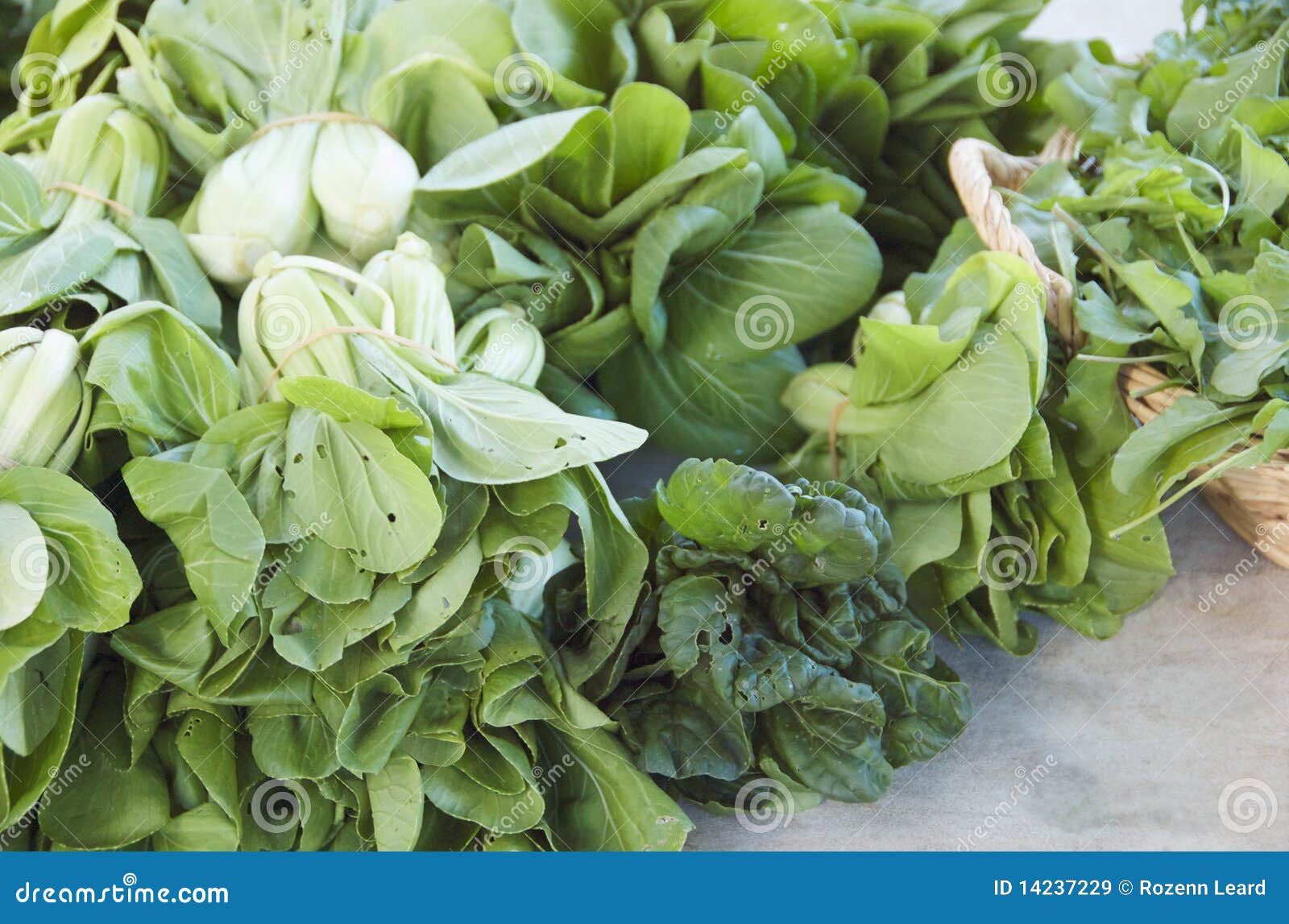 Groene groenten stock afbeelding. Image of gezond, groenten - 14237229
