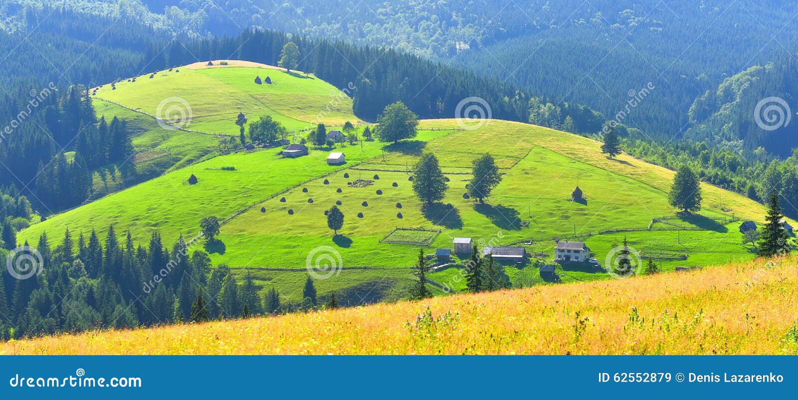 Groene Heuvels stock afbeelding. Image of gebieden, landschap - 62552879