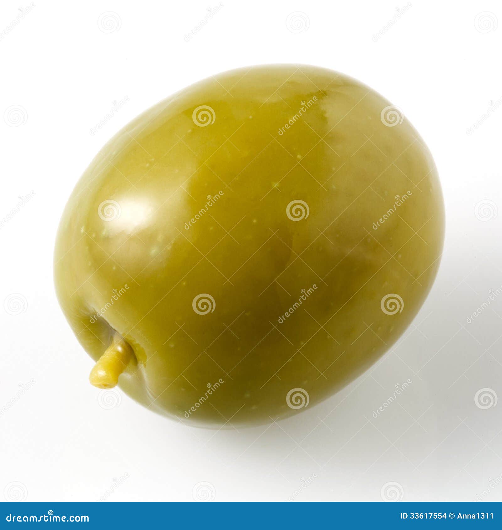 Groene Olijf Die Op Wit Wordt Geïsoleerd Stock Foto - Image of ...