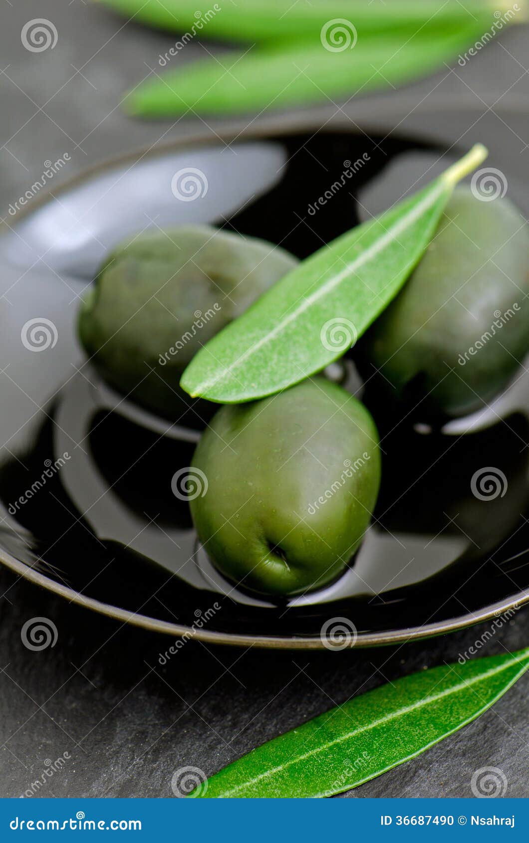 Groene olijven stock foto. Image of olijven, vers, gemarineerd - 36687490