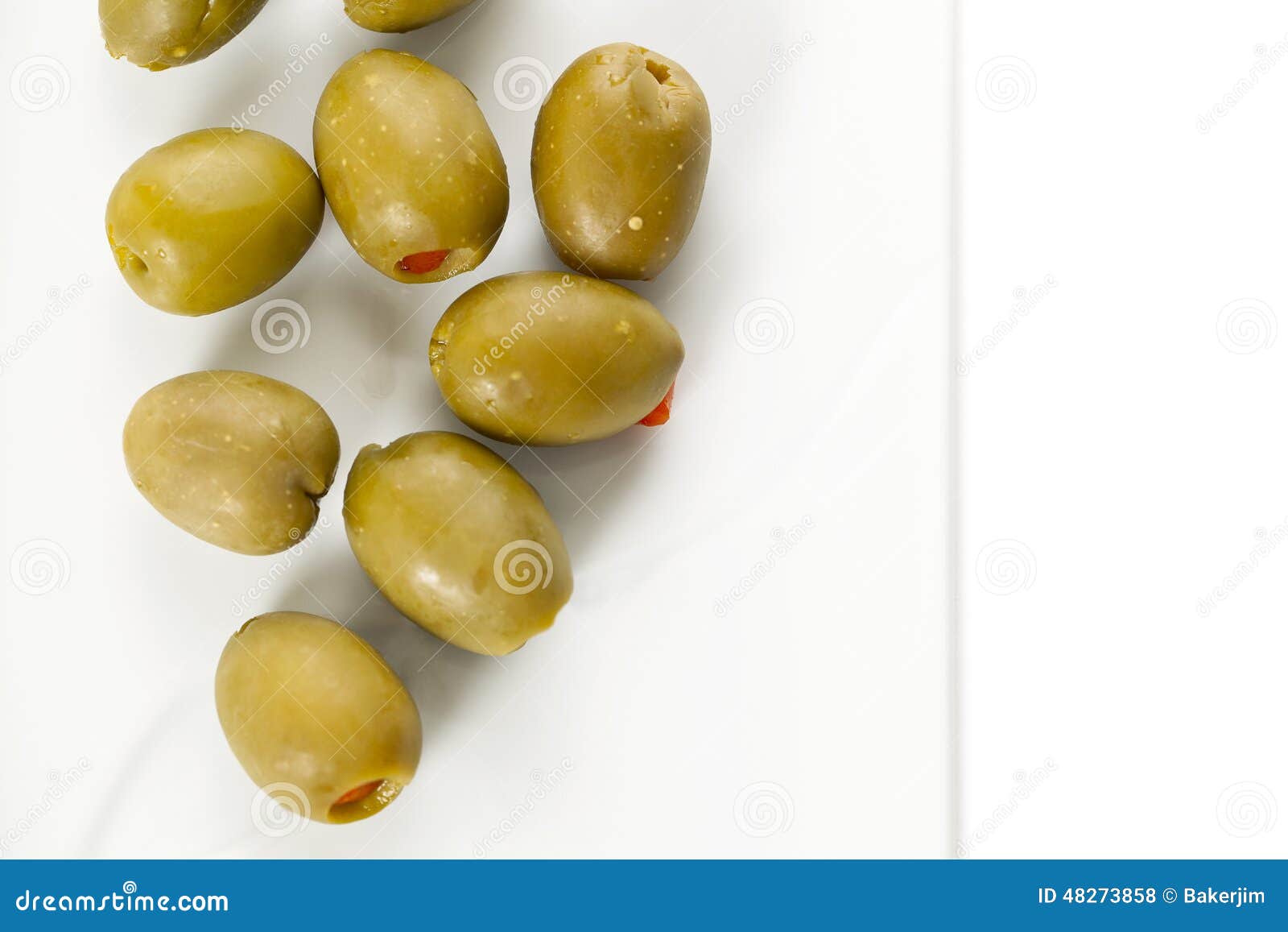 Groene olijven stock foto. Image of achtergrond, specerij - 48273858