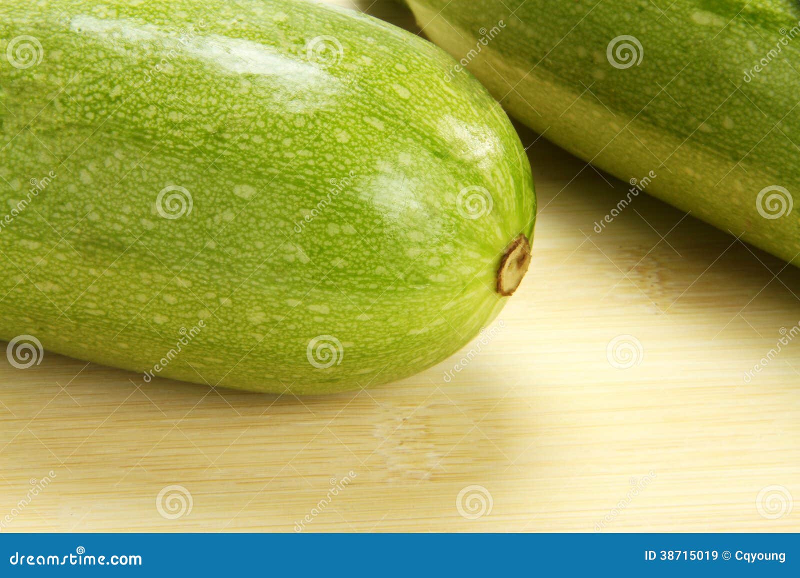 Groene pompoen stock afbeelding. Image of offerte, hout - 38715019