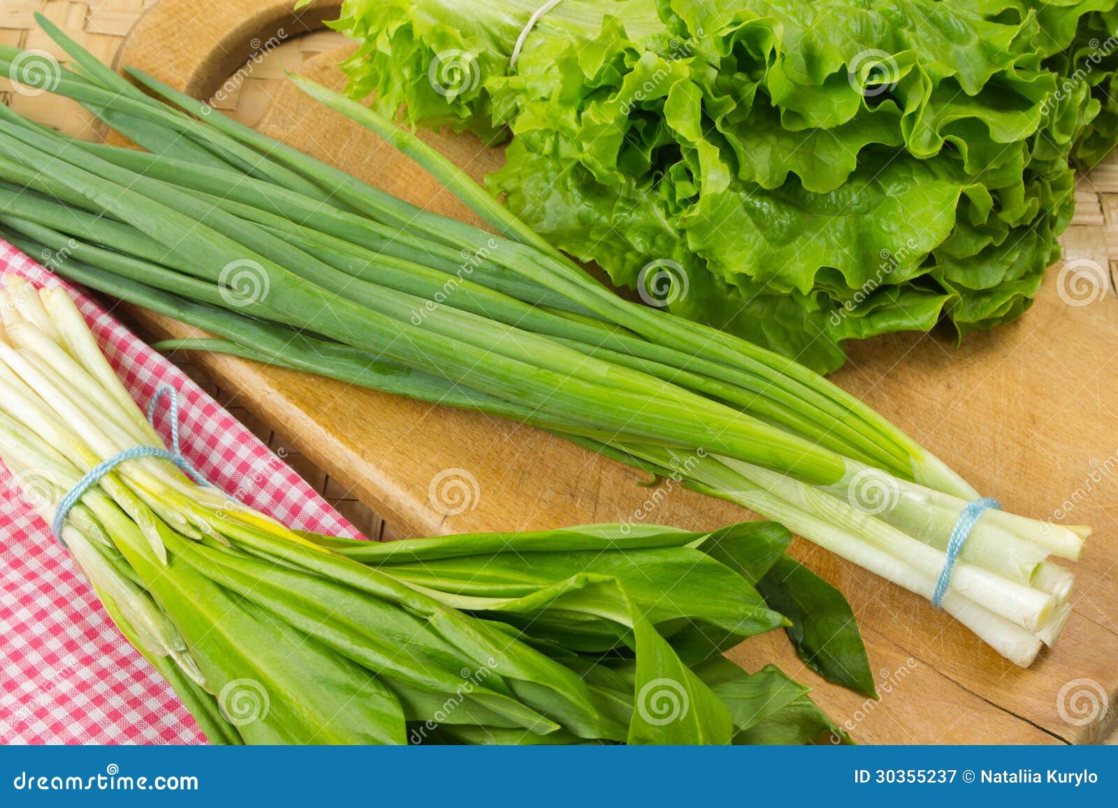 Groene ui, wilde prei, sla stock afbeelding. Image of dieet - 30355237