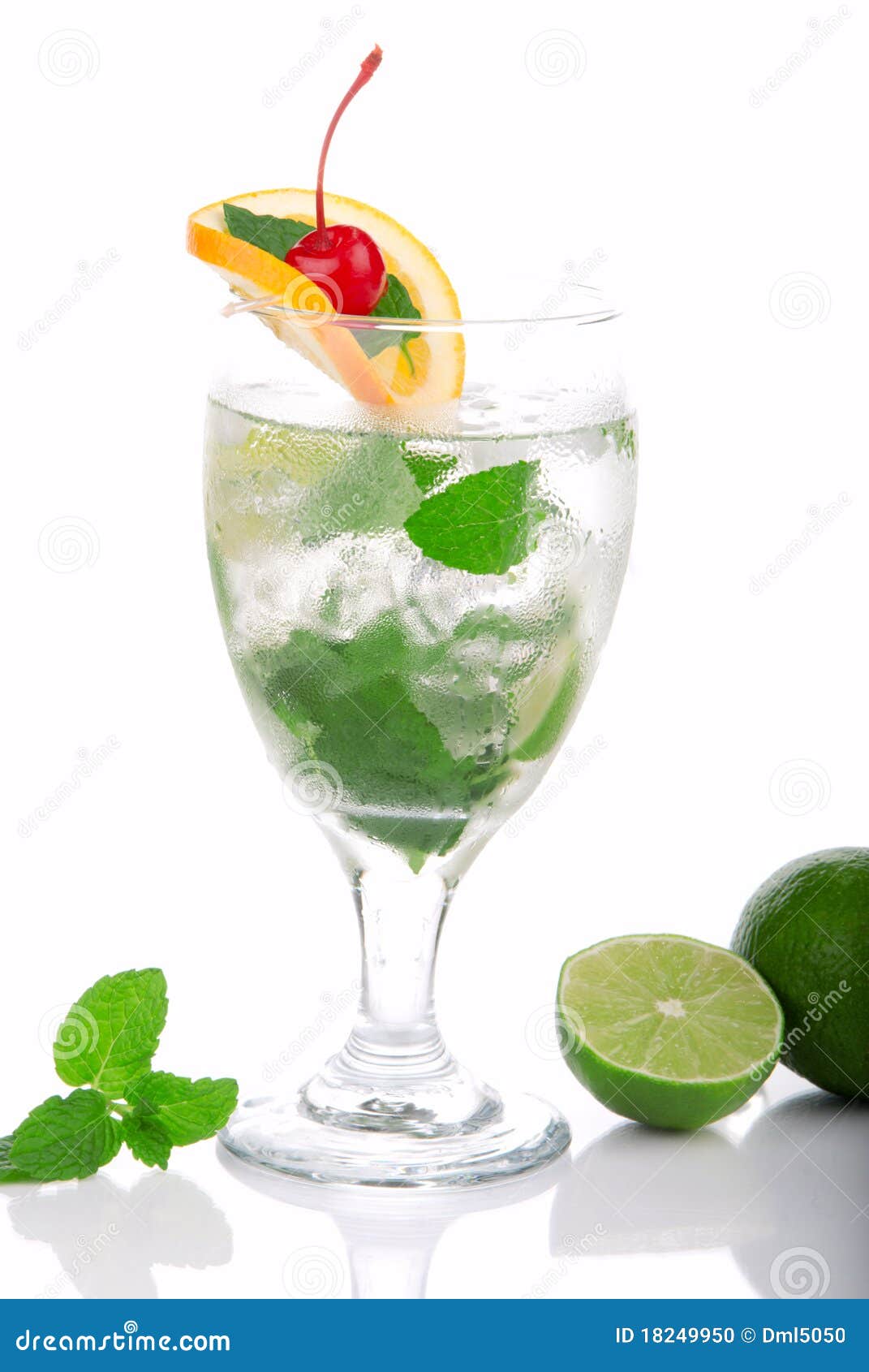 Groene Verse Cocktail Mojito Met Lichte Rum Stock Foto - Image of blad ...