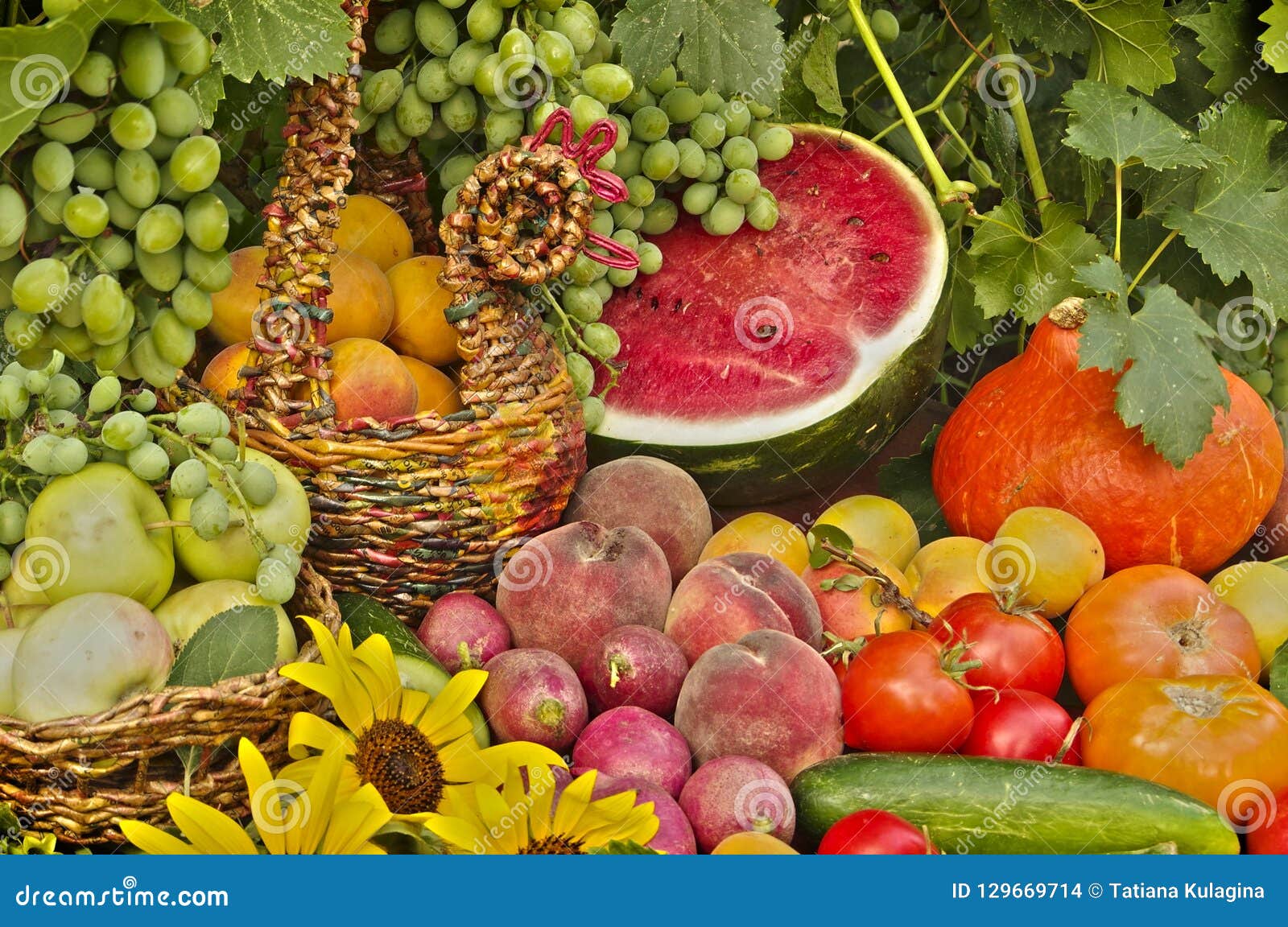 Groenten en Vruchten stock foto. Image of druiven, naughty - 129669714