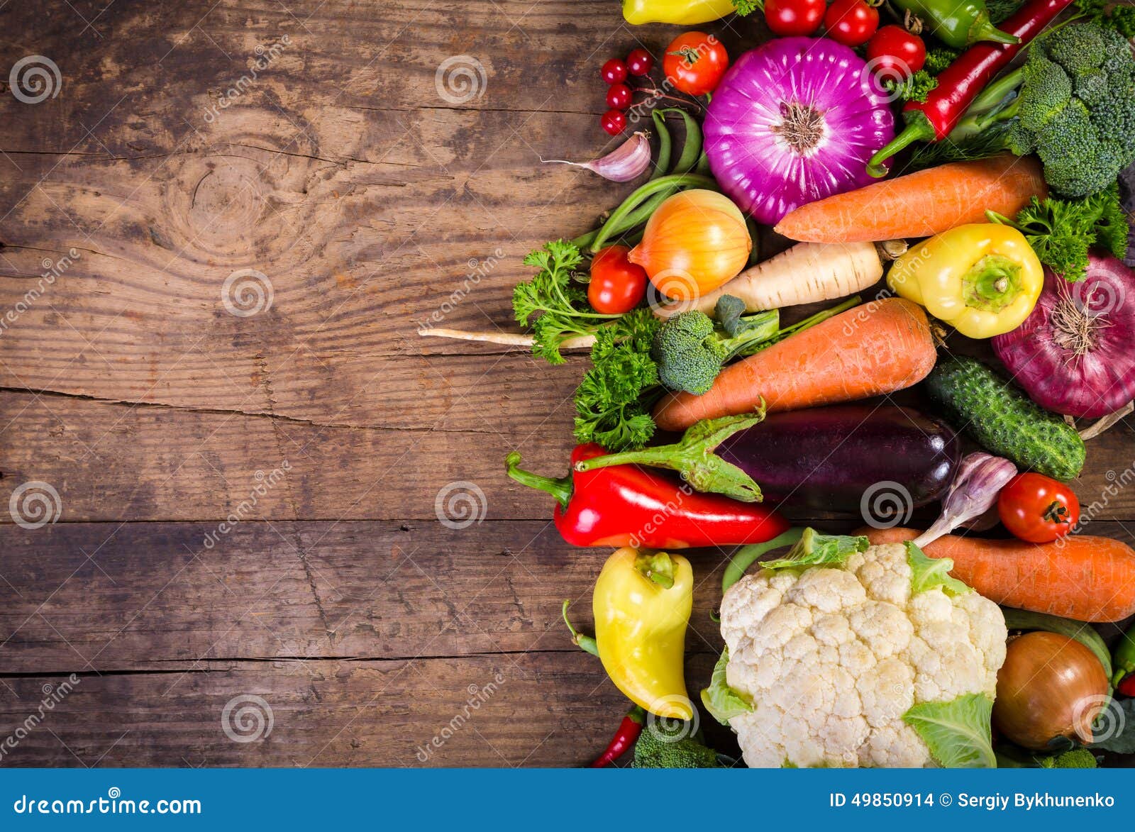 Groenten op houten lijst stock foto. Image of broccoli - 49850914