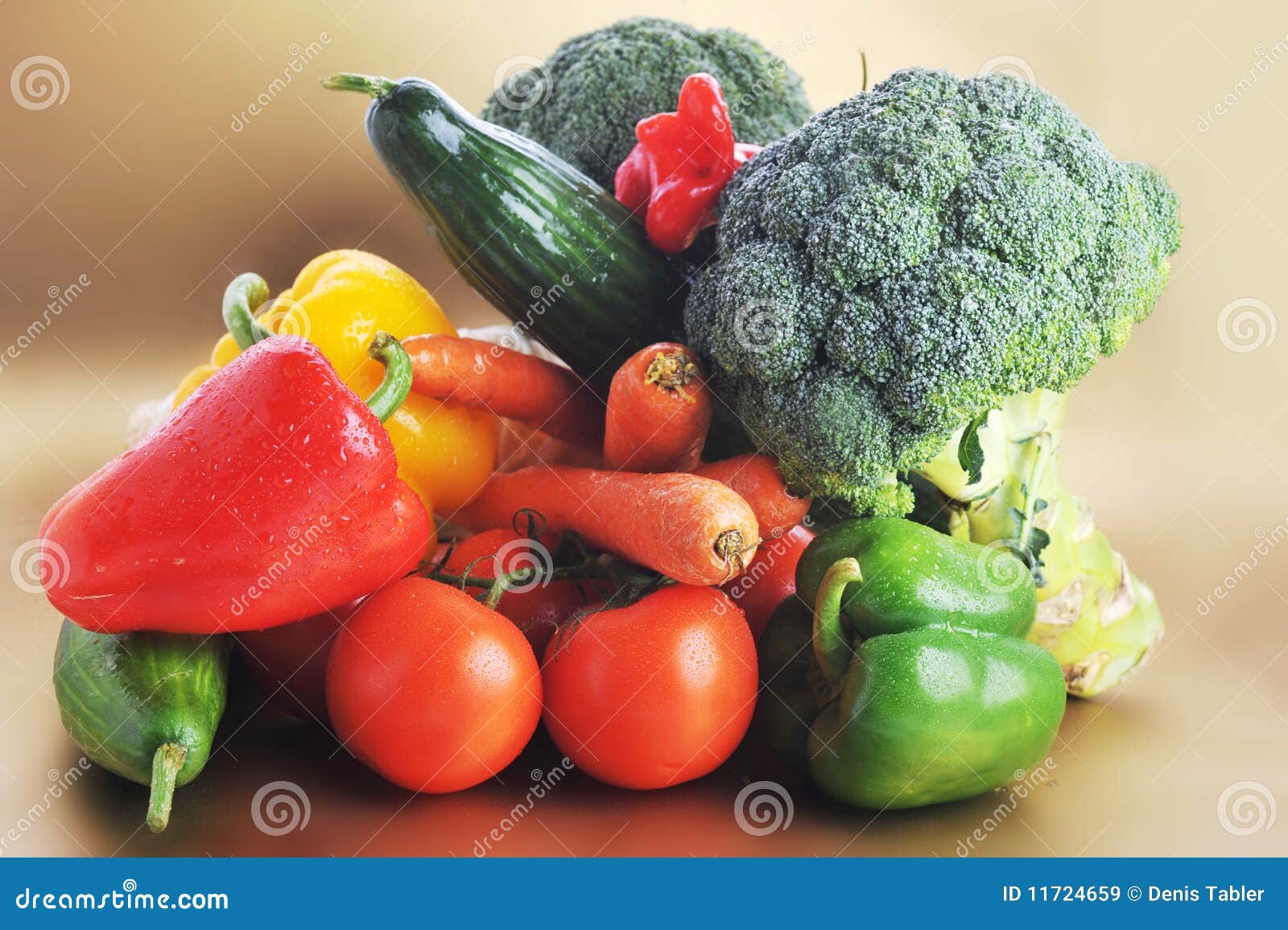 Groenten op lijst stock afbeelding. Image of eetbaar - 11724659