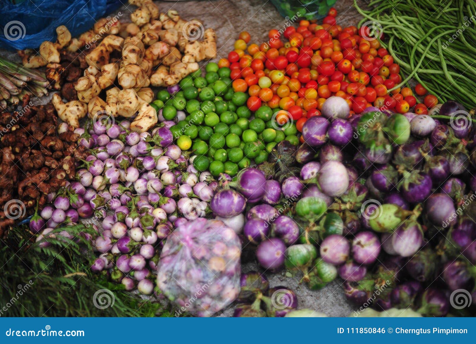 Groenten Thaise markt redactionele foto. Image of voedsel - 111850846