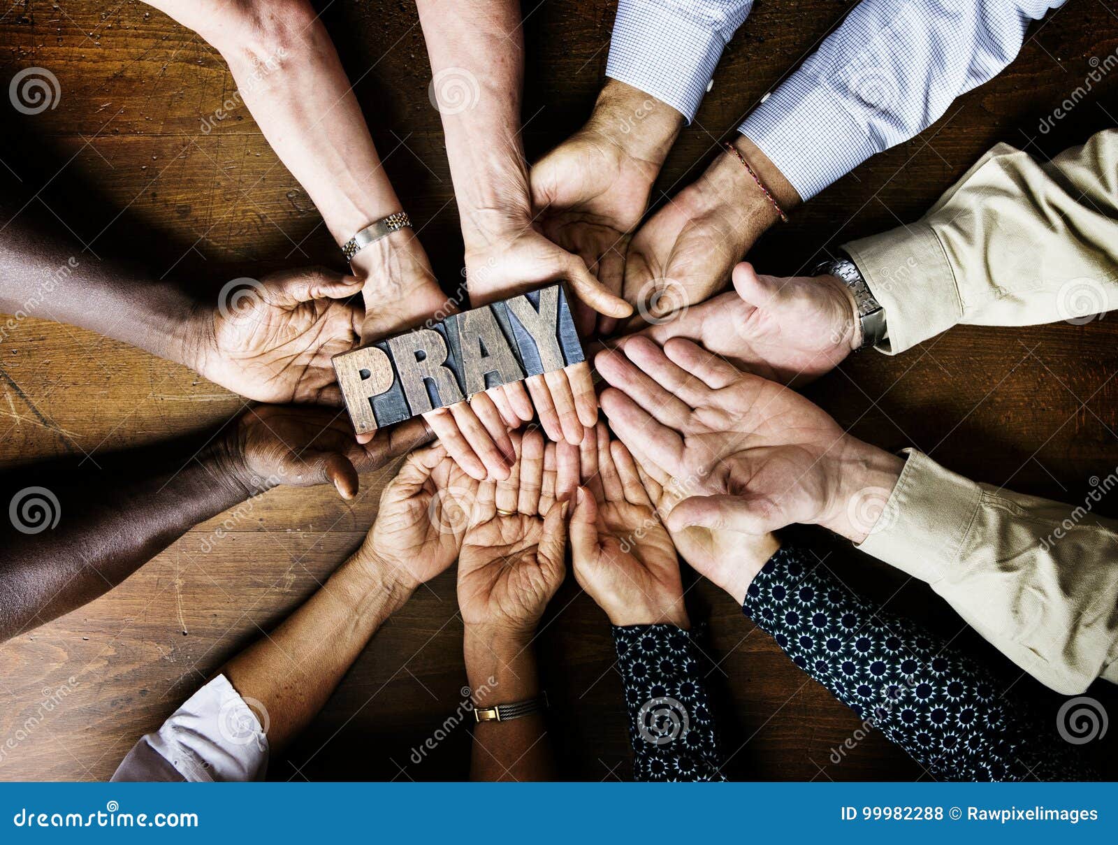 Groep Christendommensen Die Hoop Samen Bidden Stock Foto - Image of ...