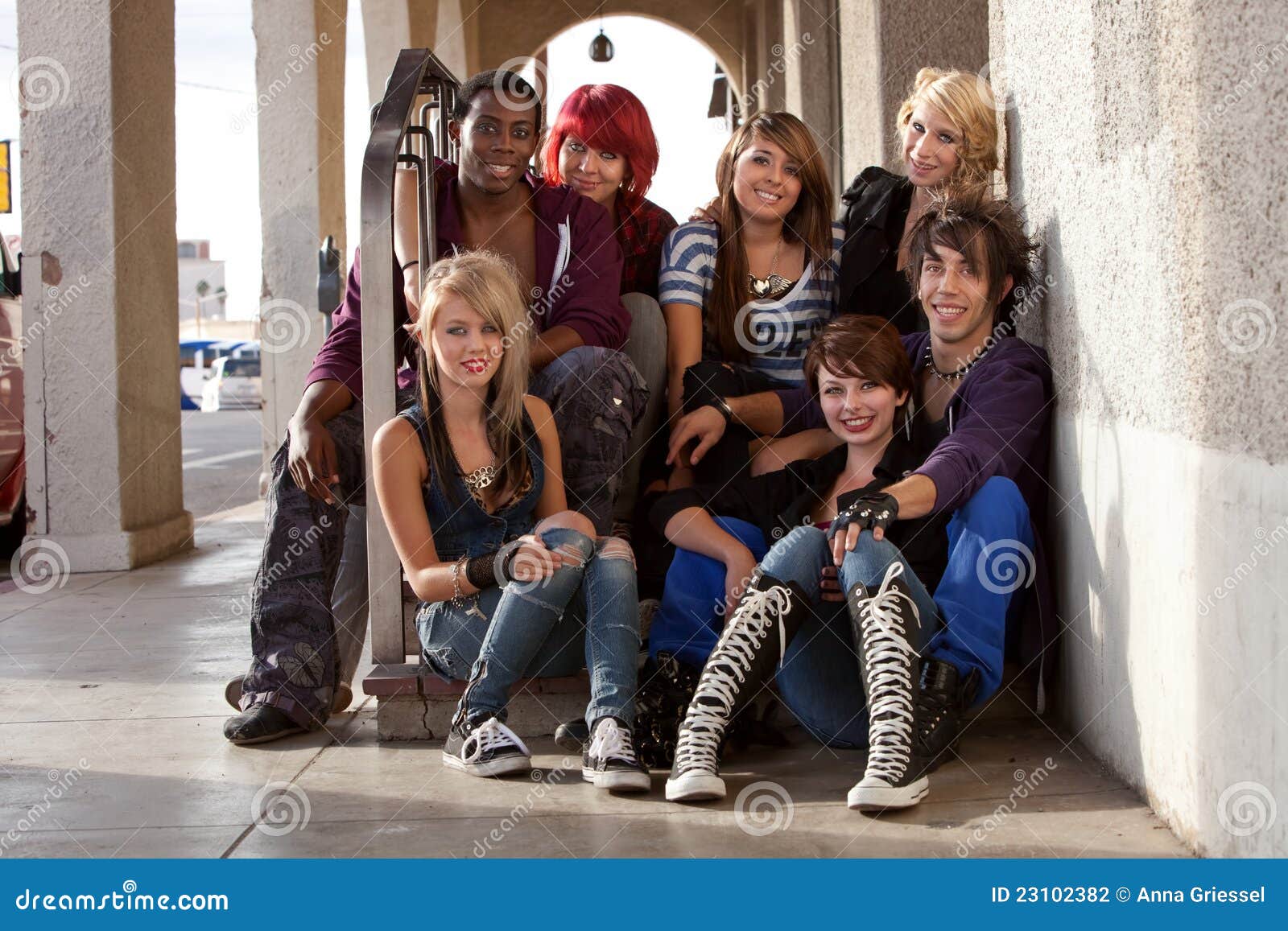 Groep De Punkers Van De Tiener Stock Foto - Image of afrikaans, rots ...