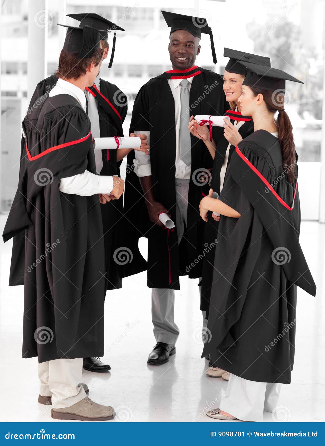 Groep Die Mensen Hun Graduatie Viert Stock Afbeelding - Image of ...