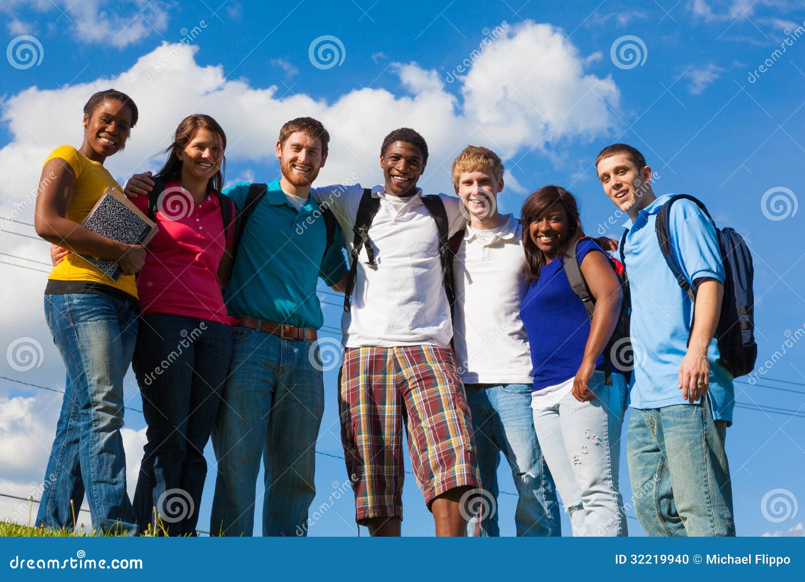 Groep Diverse Studenten/vrienden Buiten Stock Foto - Image of openlucht ...